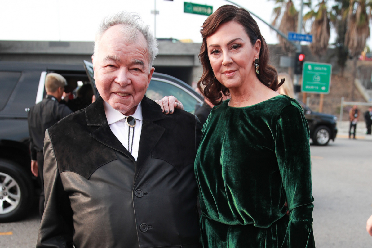 John Prine’s wife Fiona urges everyone to take coronavirus ‘seriously ...