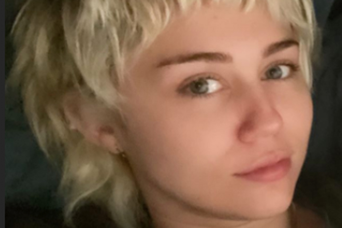 Miley Cyrus transforms mullet into pixie haircut with help from mom Tish