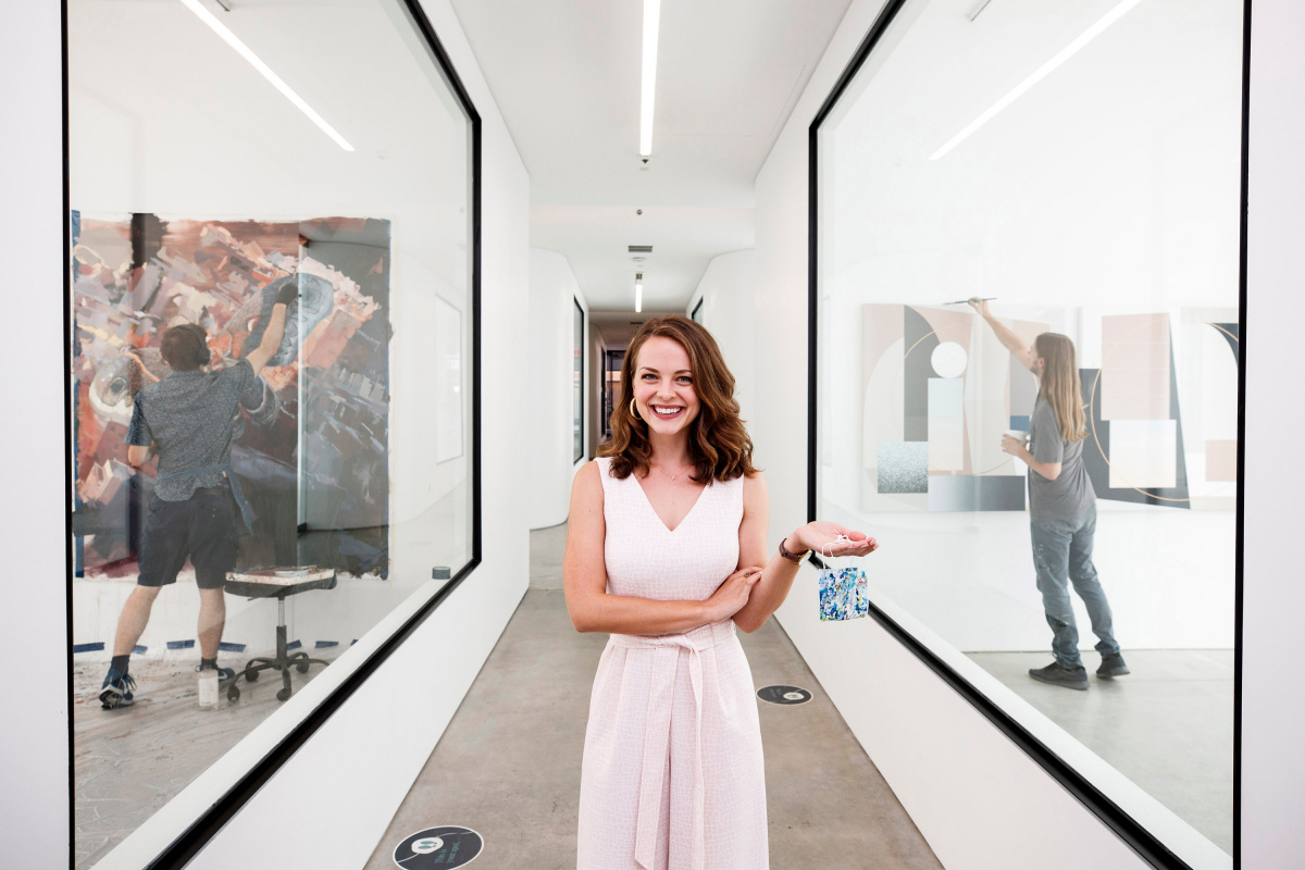 COVID-19 creativity: Artists paint behind glass at gallery under NYC’s ...