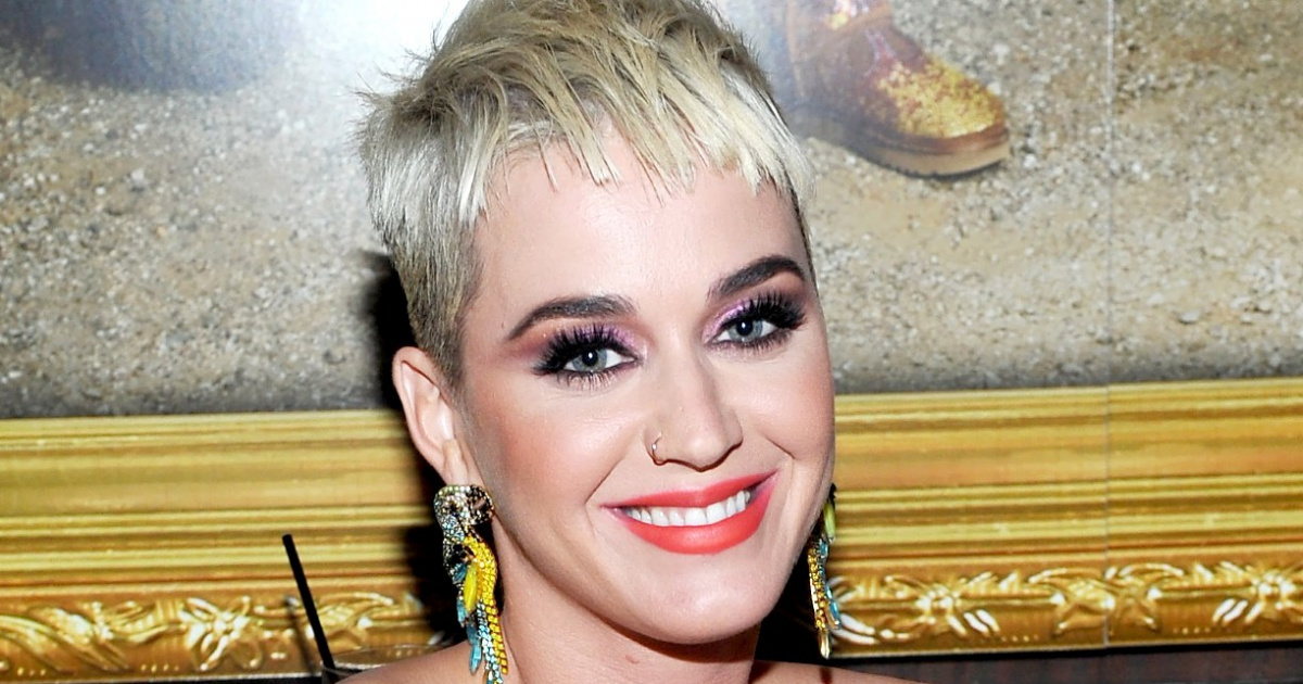 Celebrities Who Had Horrible First Kisses: Selena, Katy, Rihanna, More