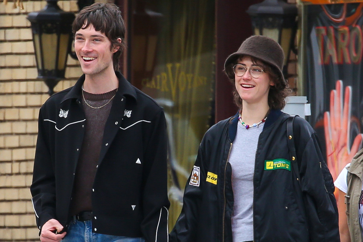 Ella Emhoff holds hands with boyfriend Sam Hine and more star snaps