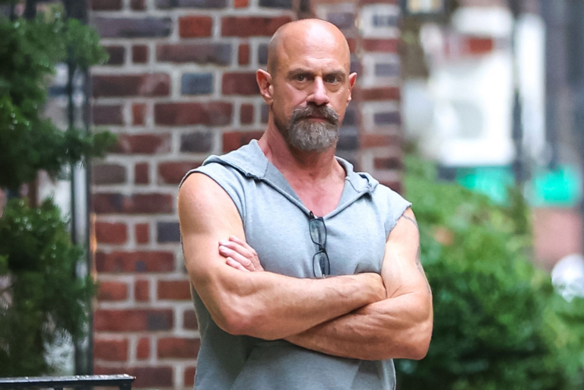 Chris Meloni looks buff and bald on set and more star snaps