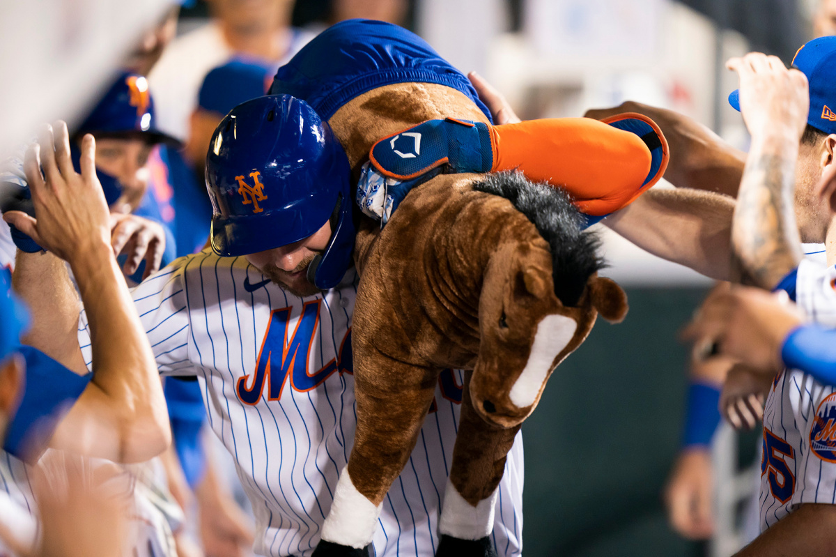 Pete Alonso’s big Mets night includes new ‘Home Run Horse’